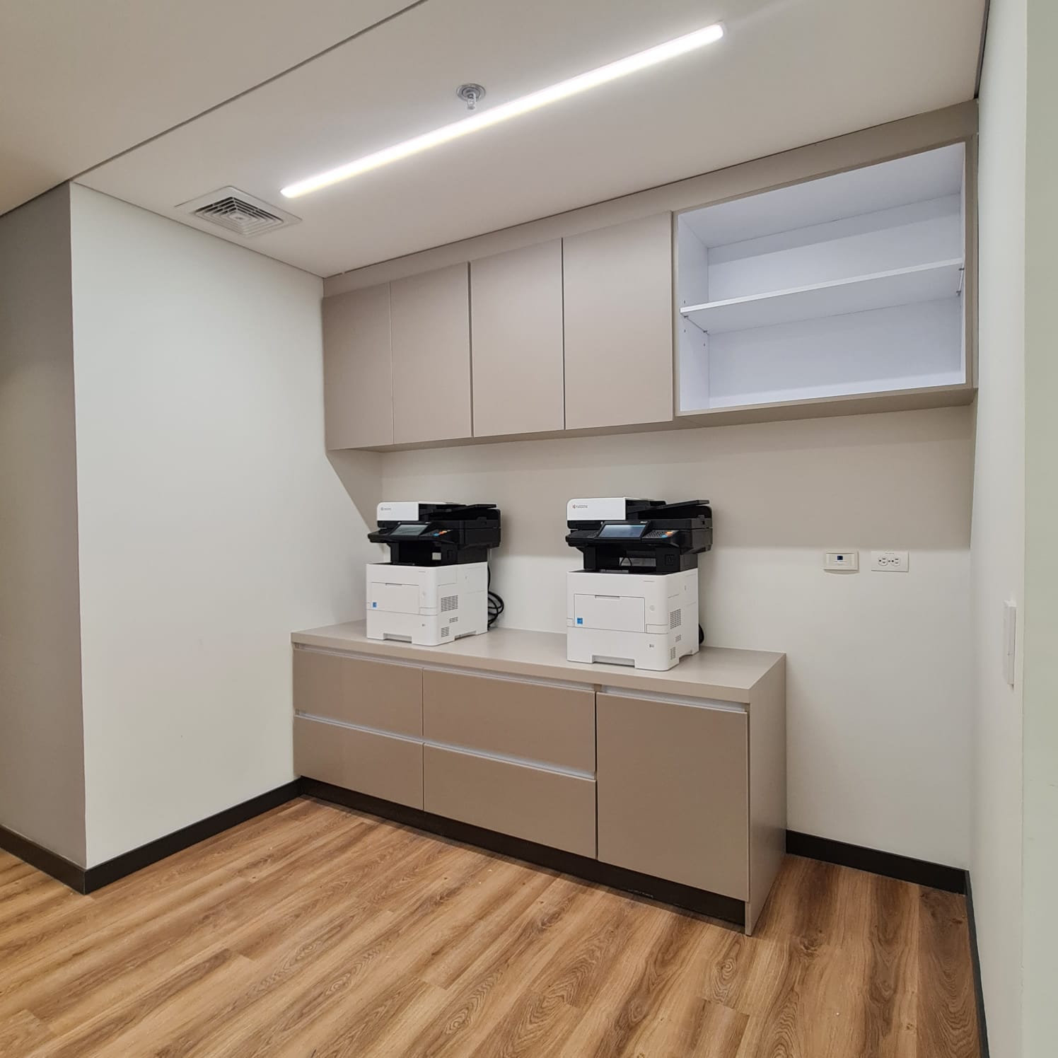 Mobiliario arquitectonico | modulo copy point con mueble superior ...